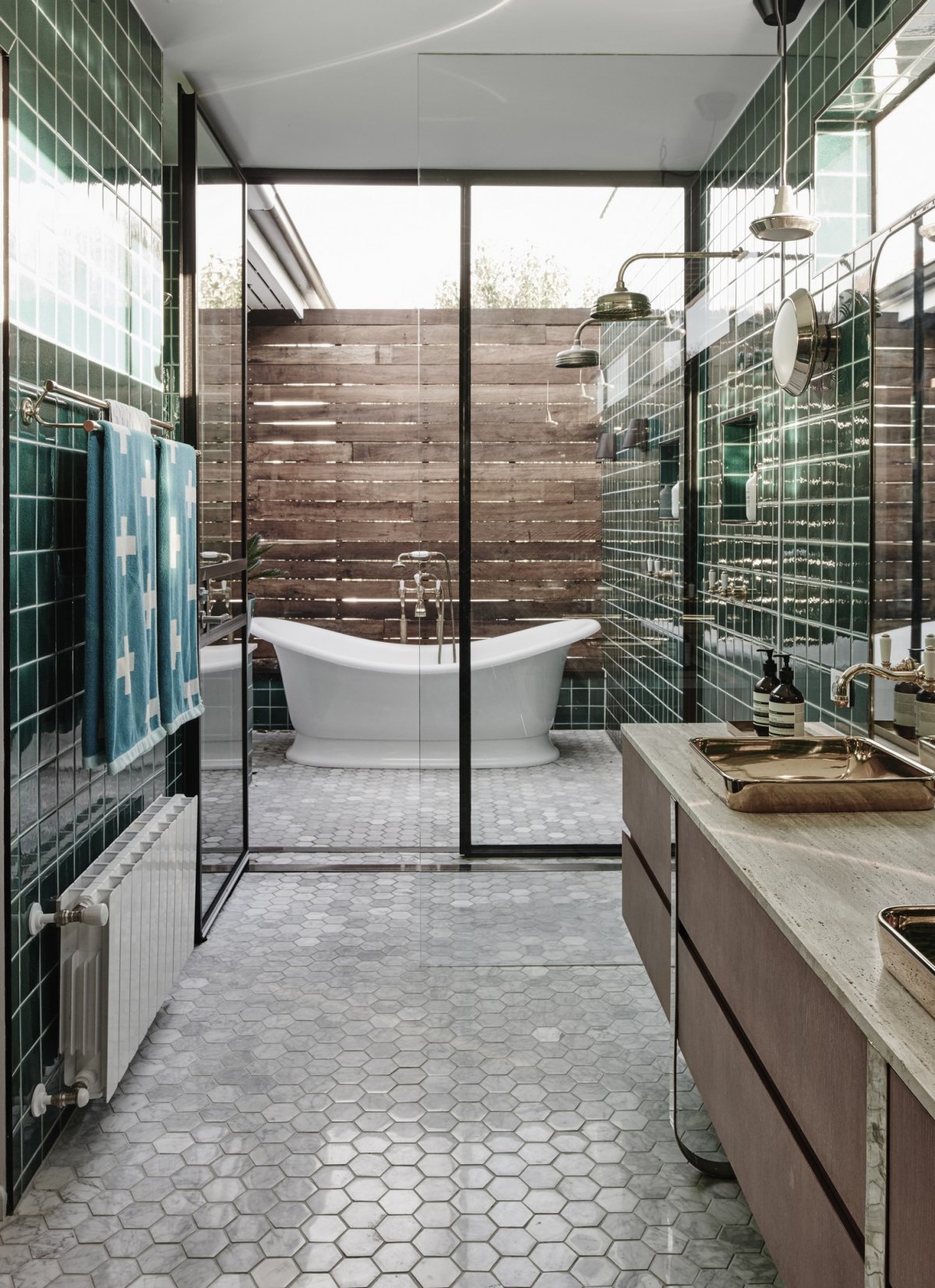 Nature Calls: 5 Ways to Create a Luxurious Outdoor Bathroom - Creativehomex
